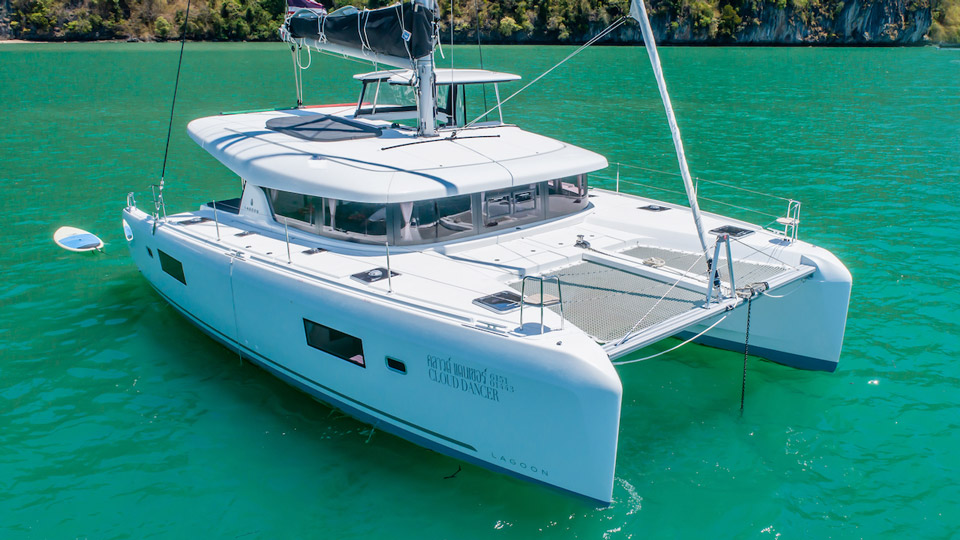 Катамаран Lagoon 42 – Аренда яхты на Пхукете – Boat in the Bay